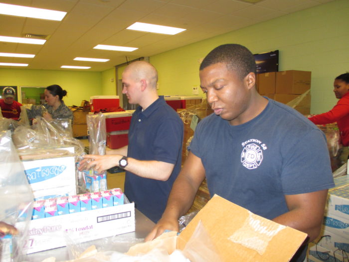 Volunteer military team helps children’s backpack program : Food Bank ...